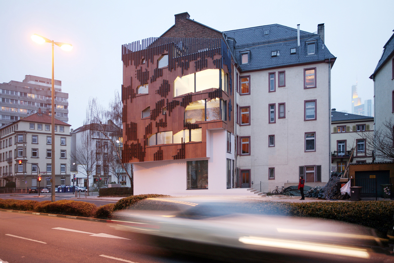 Domo Genesis Talamh Suas Minihaus Minimum Impact House DGJ